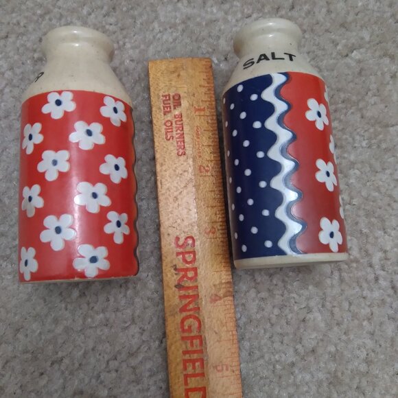 Kitchen | Salt And Pepper Shakers Daisies And Dots | Poshmark